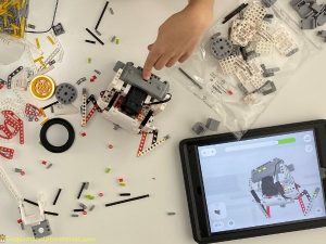 Build and Code Your Own Robot with the JIMU Robot FireBot Kit ...